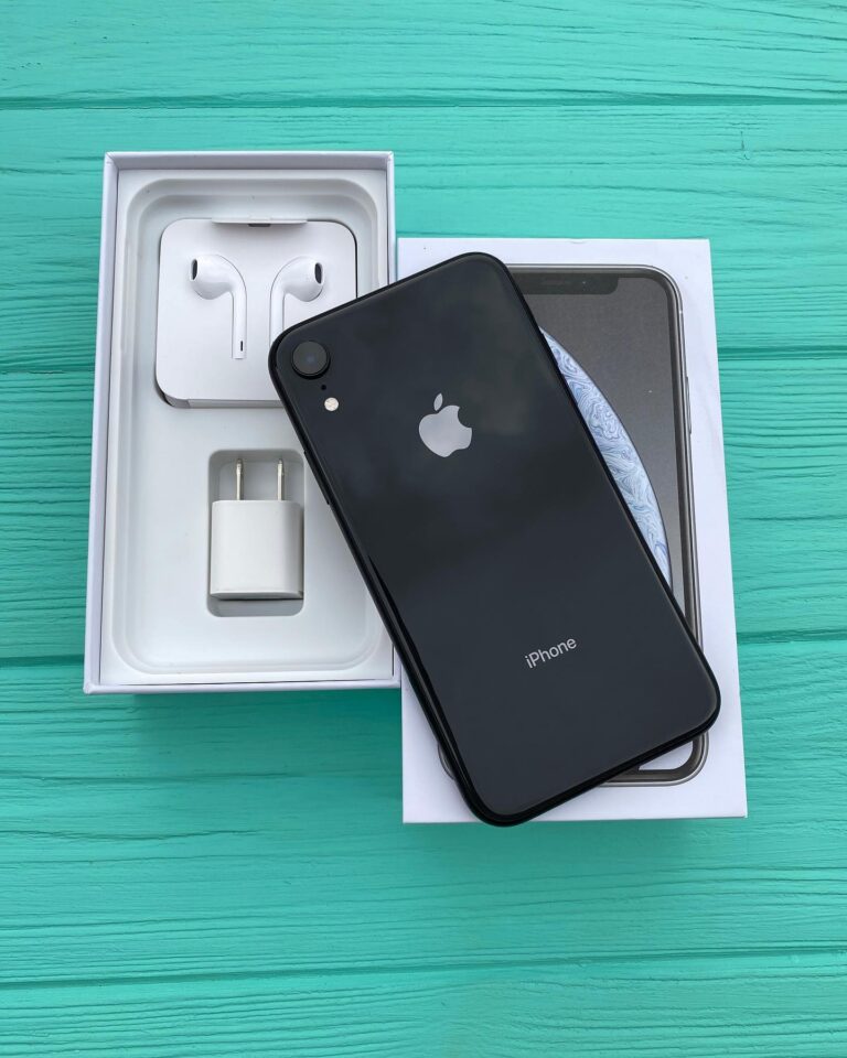 iPhone XR - Legacy Luxury Store